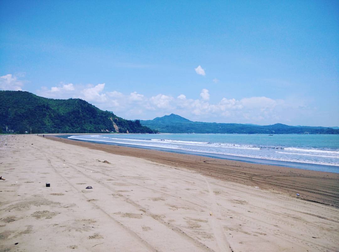 Keindahan Pantai Gemah: Surga Alam di Tepi Jawa Timur - XPLORE